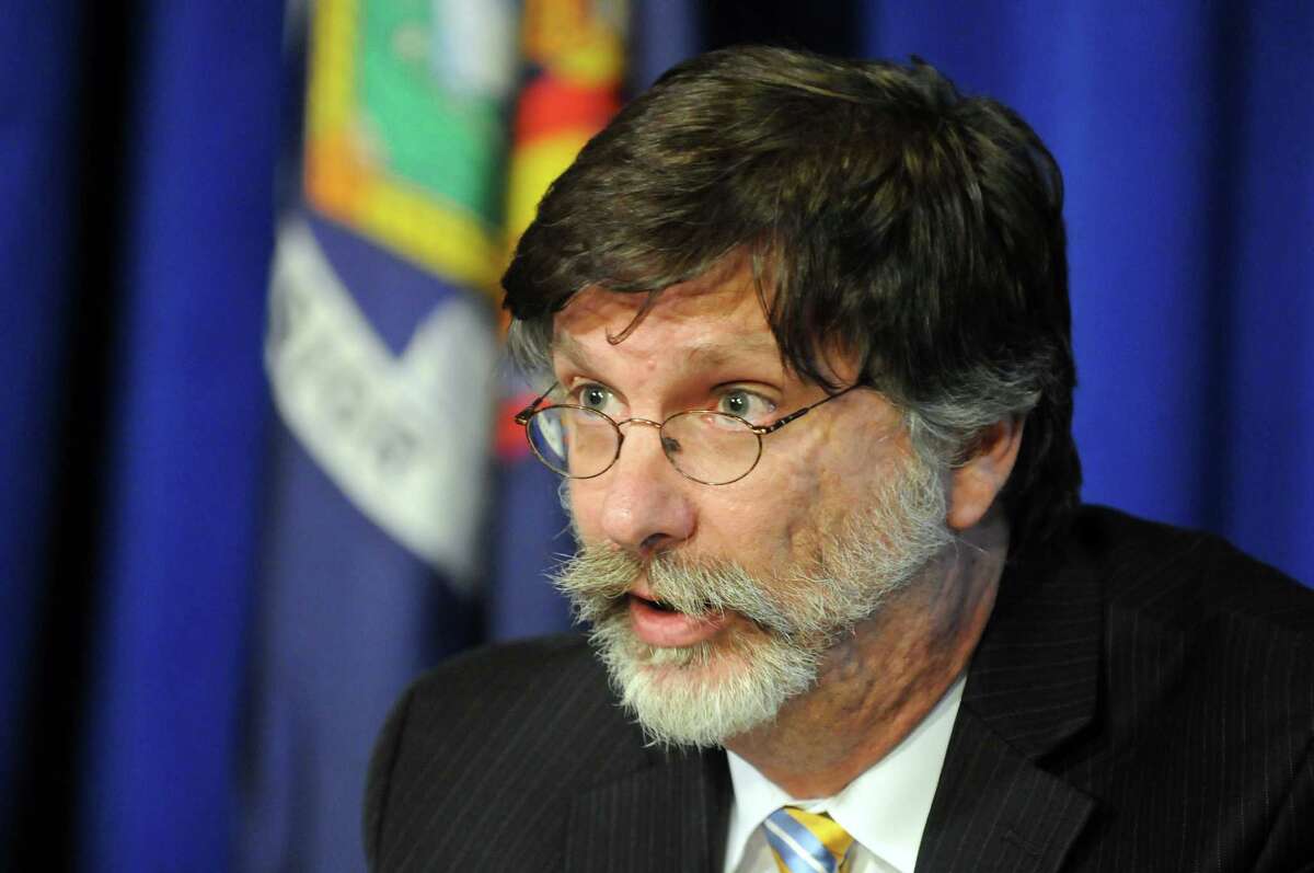 Medicaid rolls soar, costs down