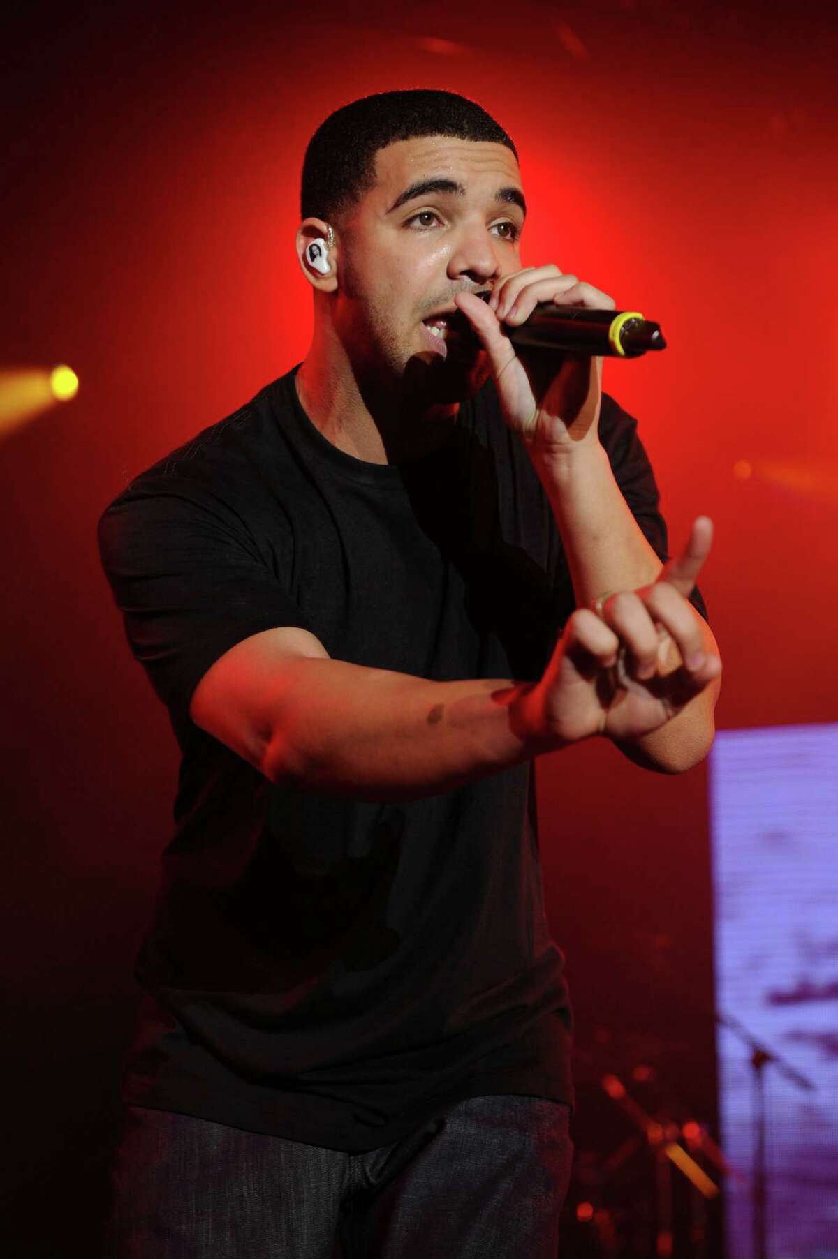 Arena Theatre offers refunds for Drake show