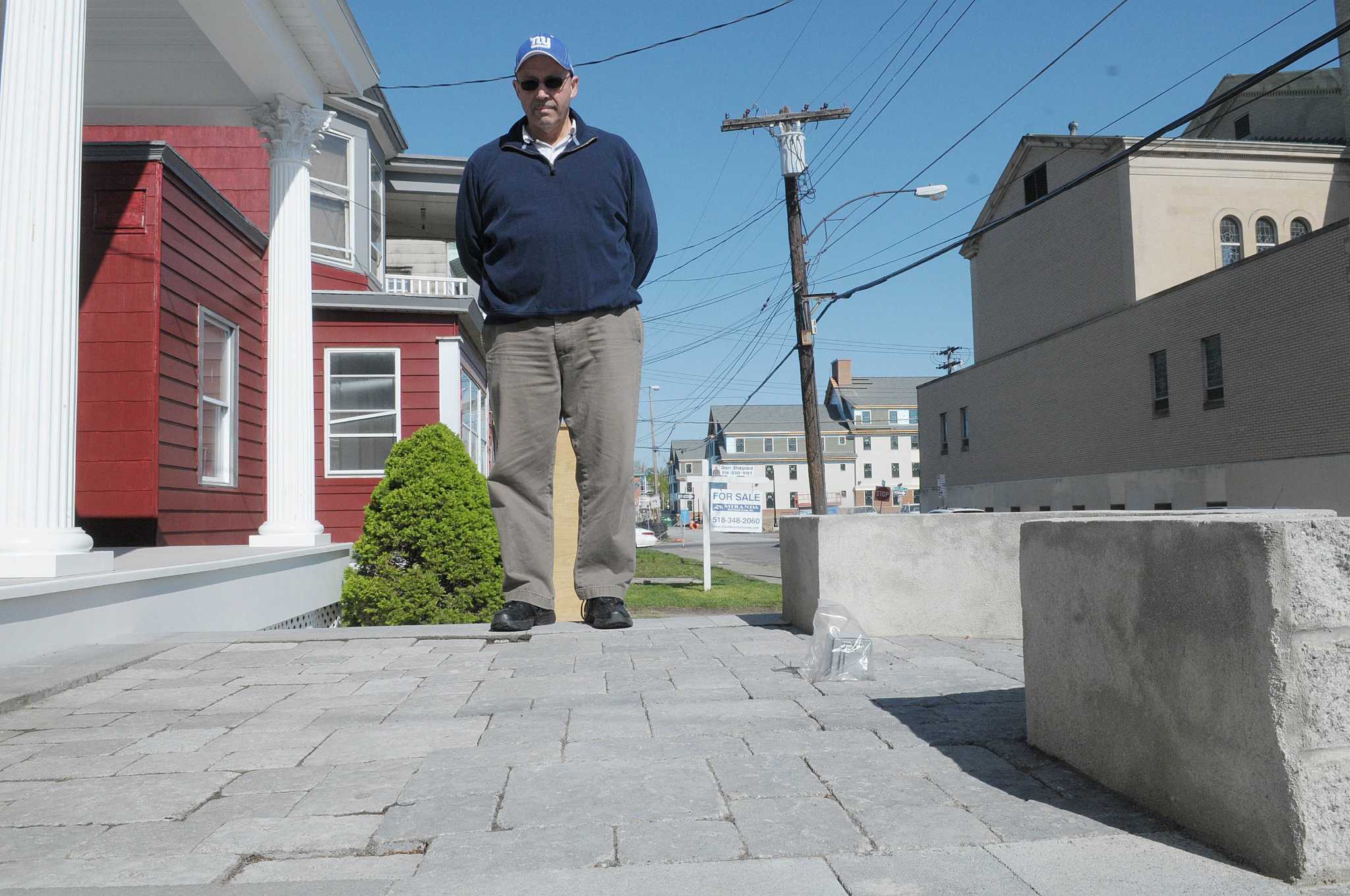 Did Saint Rose 'quake' damage home?