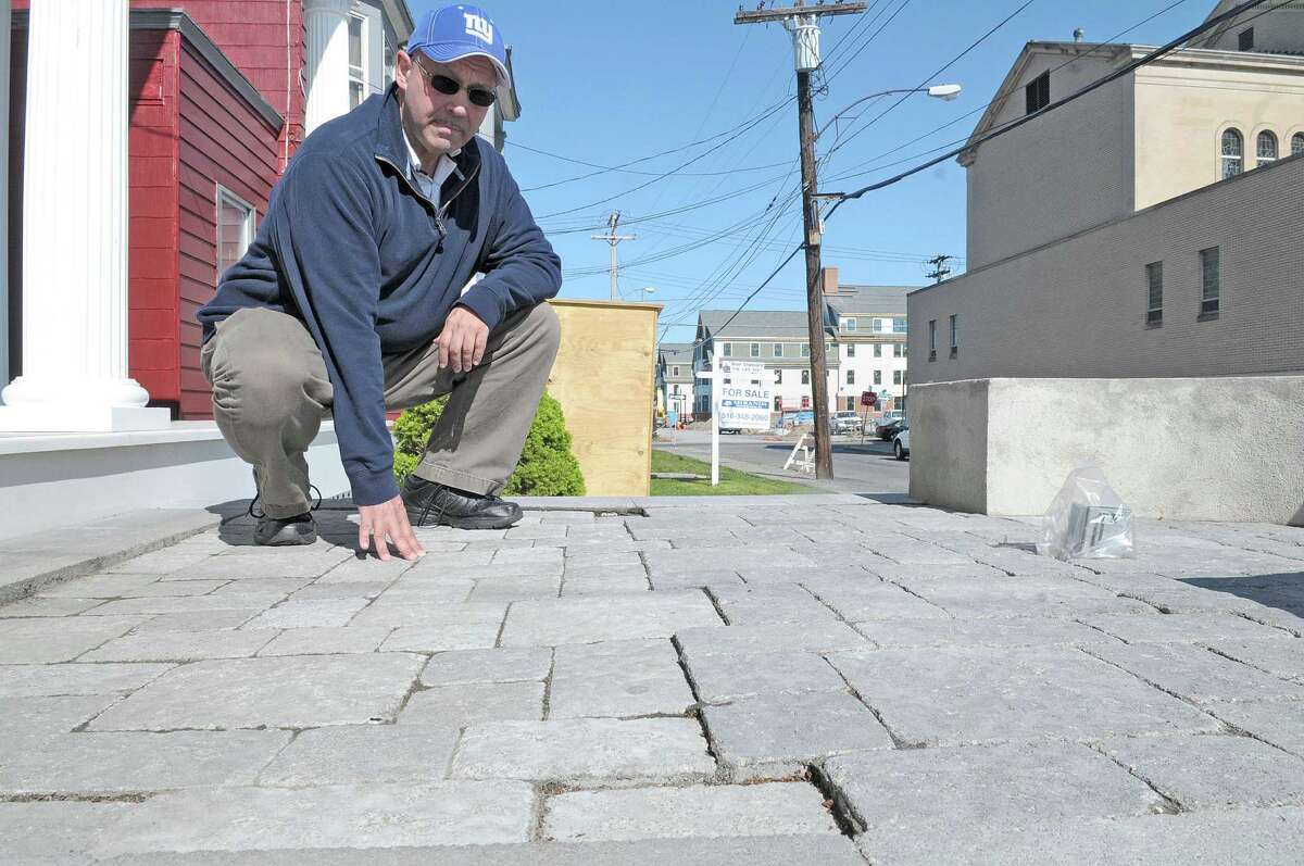 Did Saint Rose 'quake' damage home?