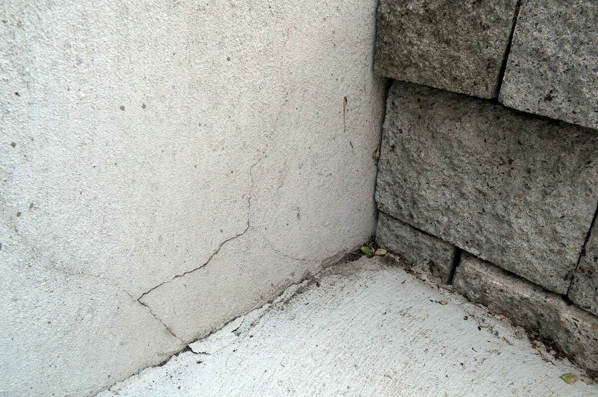 Did Saint Rose 'quake' damage home?