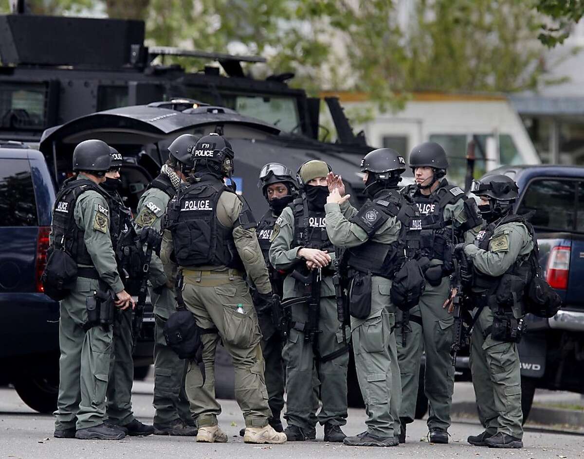 3 U.S. agents shot in Petaluma gang raid