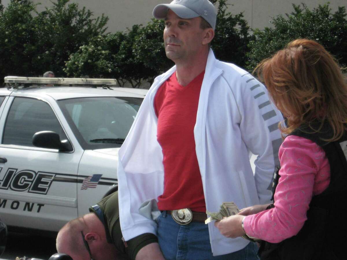 Tall, Dark and Handsome Bandit admits guilt in Beaumont bank robbery