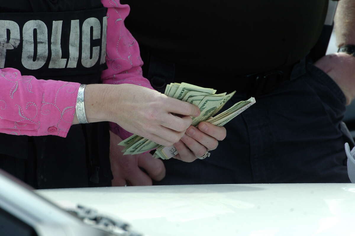 Tall, Dark and Handsome Bandit admits guilt in Beaumont bank robbery