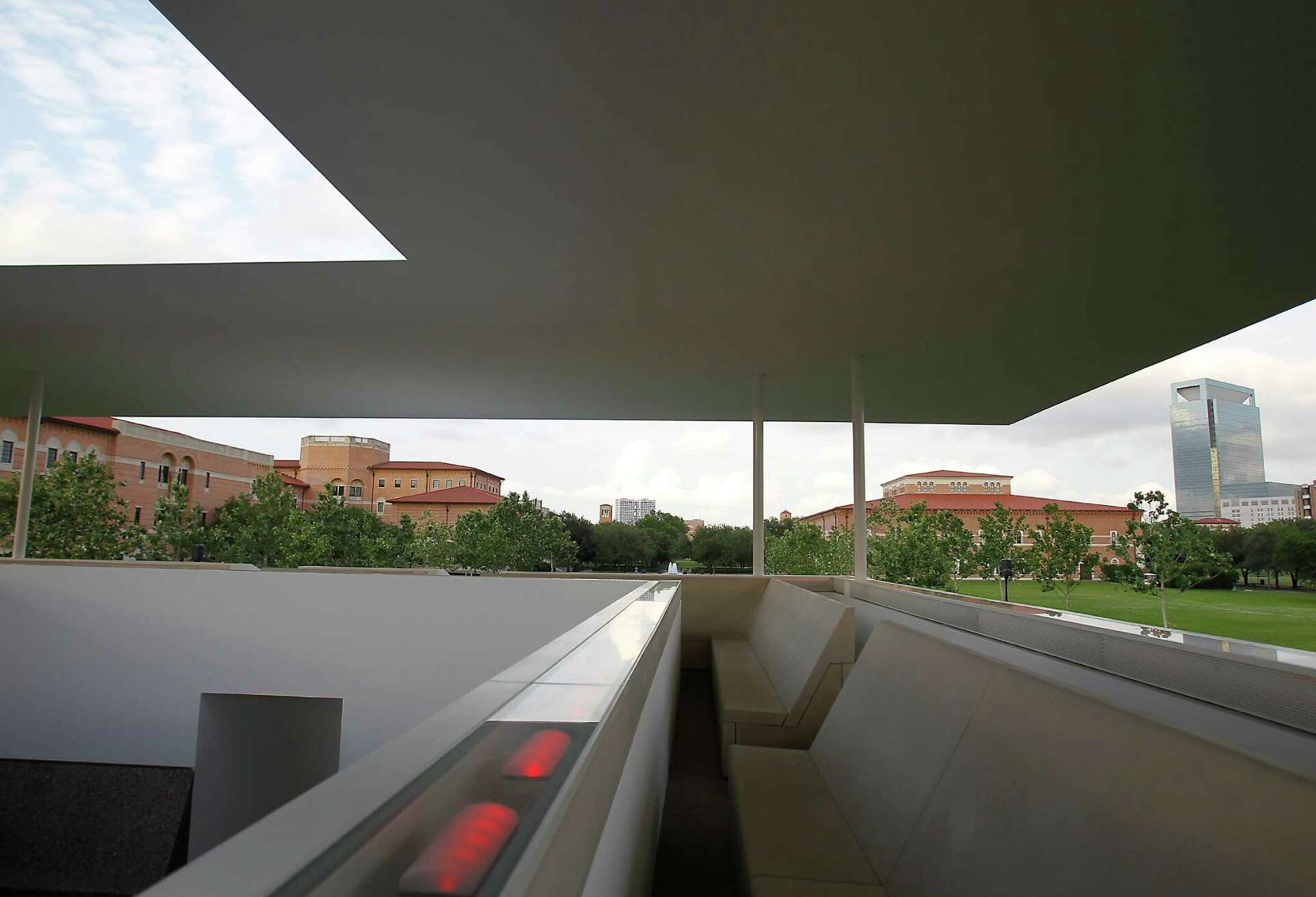 Skyspace turns eyes heavenward at Rice campus