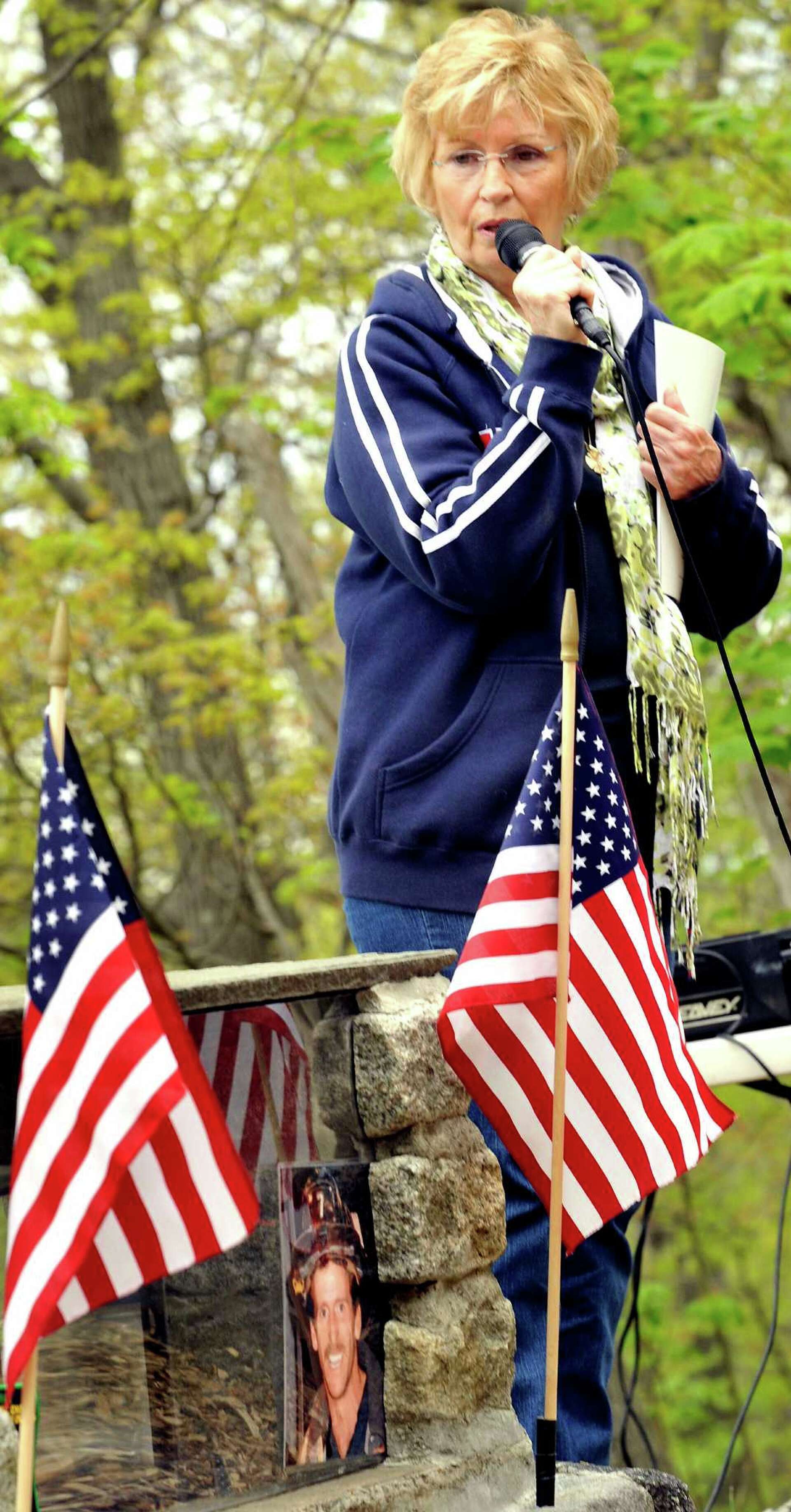 9/11 firefighter's sacrifice recognized with memorial