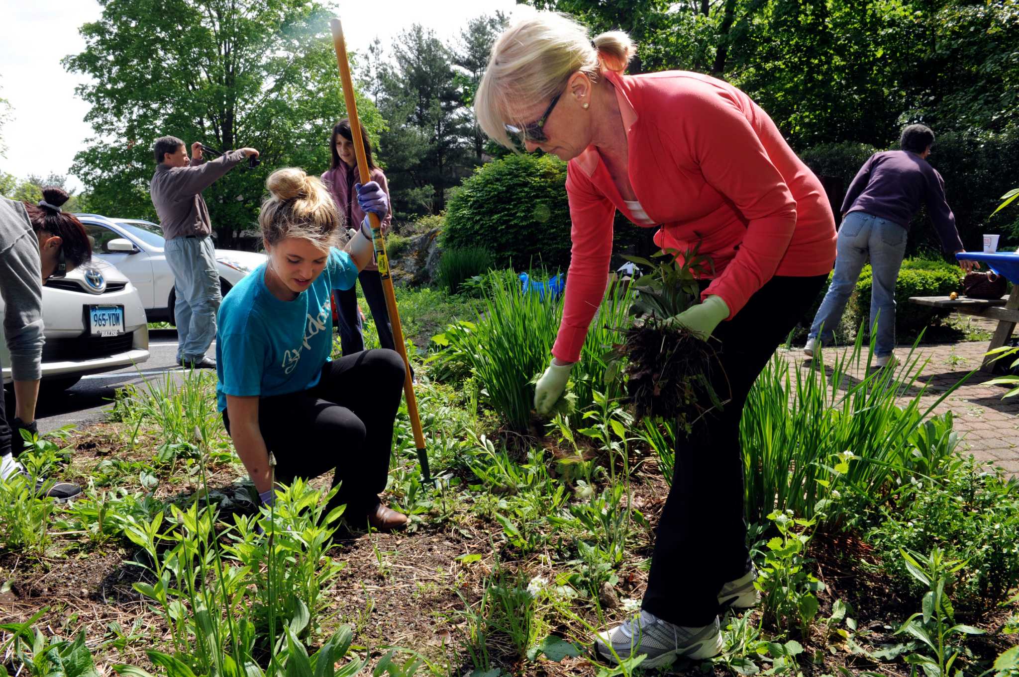 Congregation, volunteers complete community service trifecta