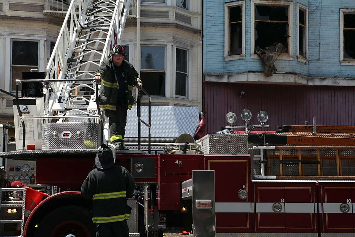 Mission District fire hurts 4 tenants, displaces 37