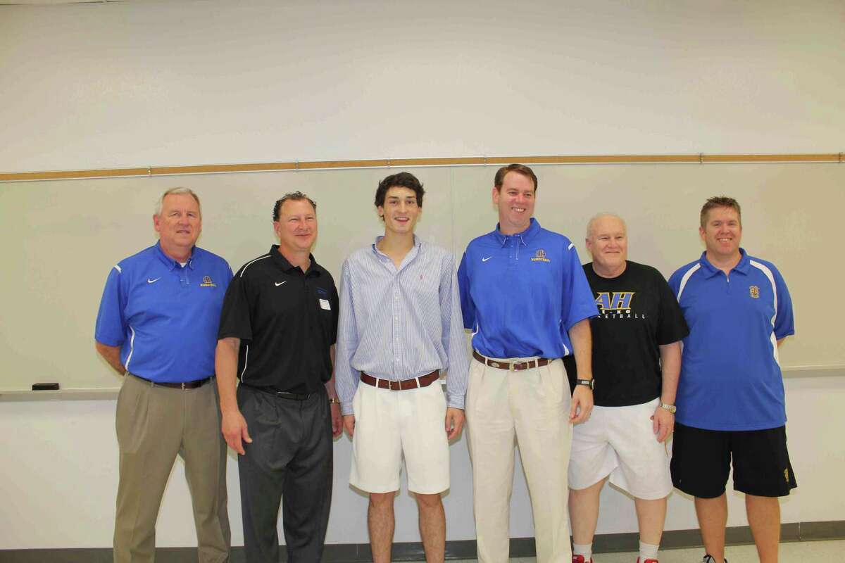 Sports: Mules look forward to college hoops success