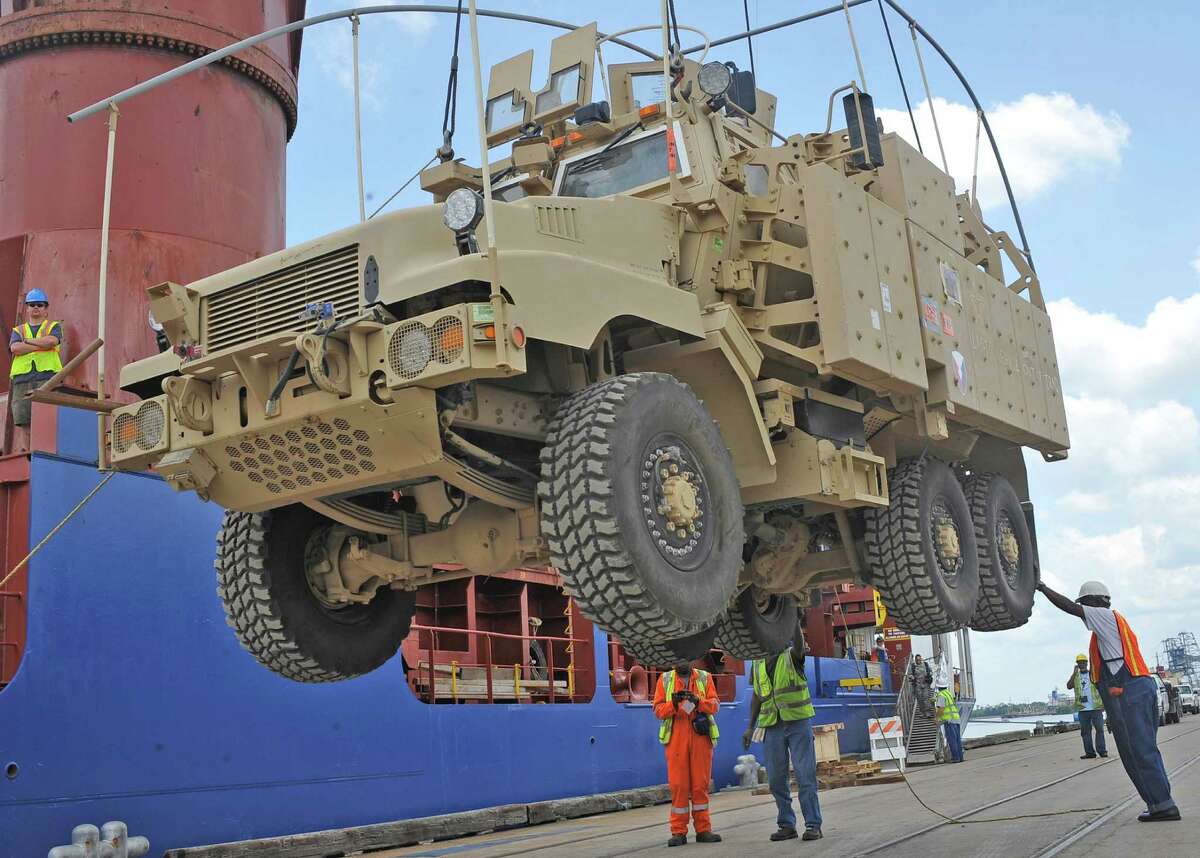 Applause welcomes last Iraq vehicle as it arrives in Beaumont