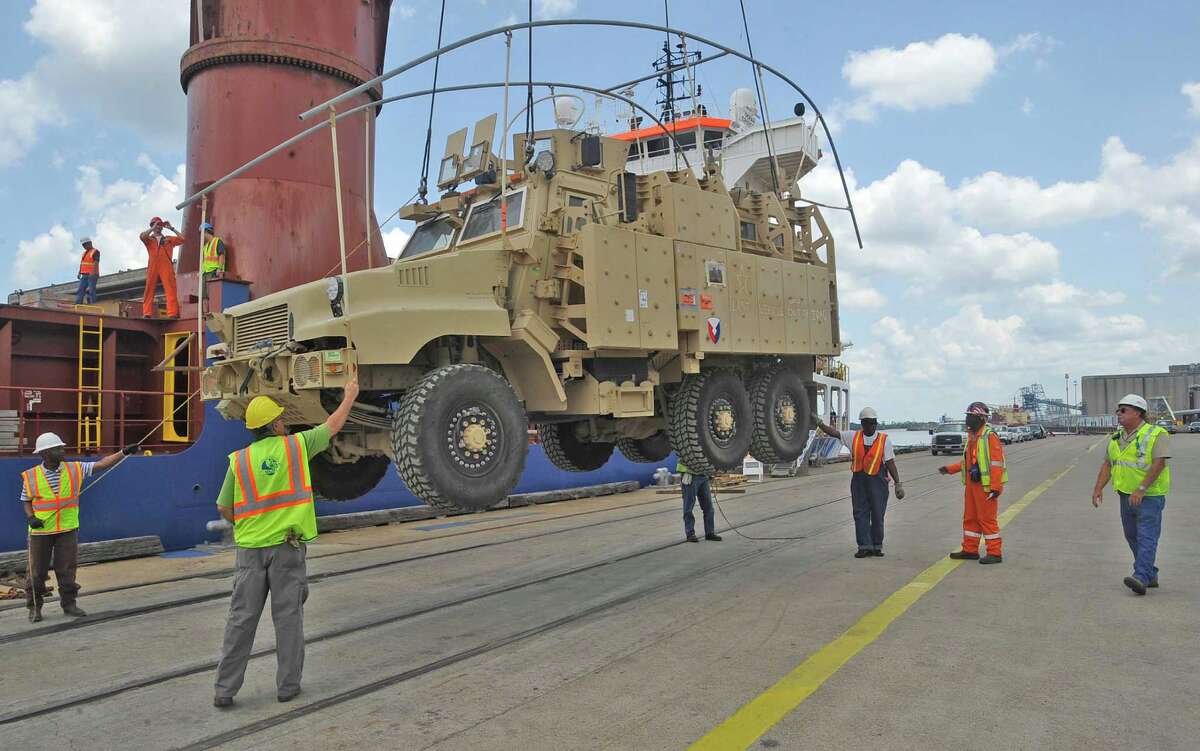 Applause welcomes last Iraq vehicle as it arrives in Beaumont