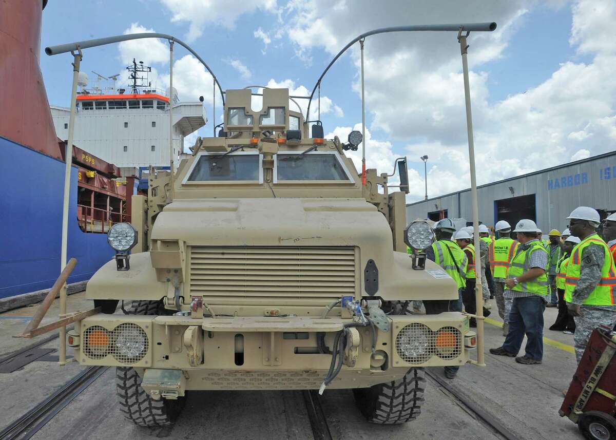 Applause welcomes last Iraq vehicle as it arrives in Beaumont