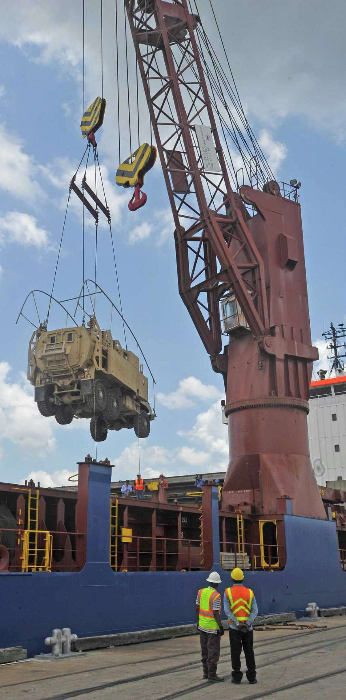 Applause welcomes last Iraq vehicle as it arrives in Beaumont