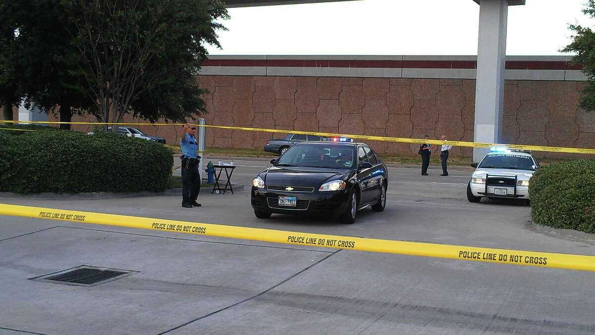 HPD officers fatally shoot man near Willowbrook Mall