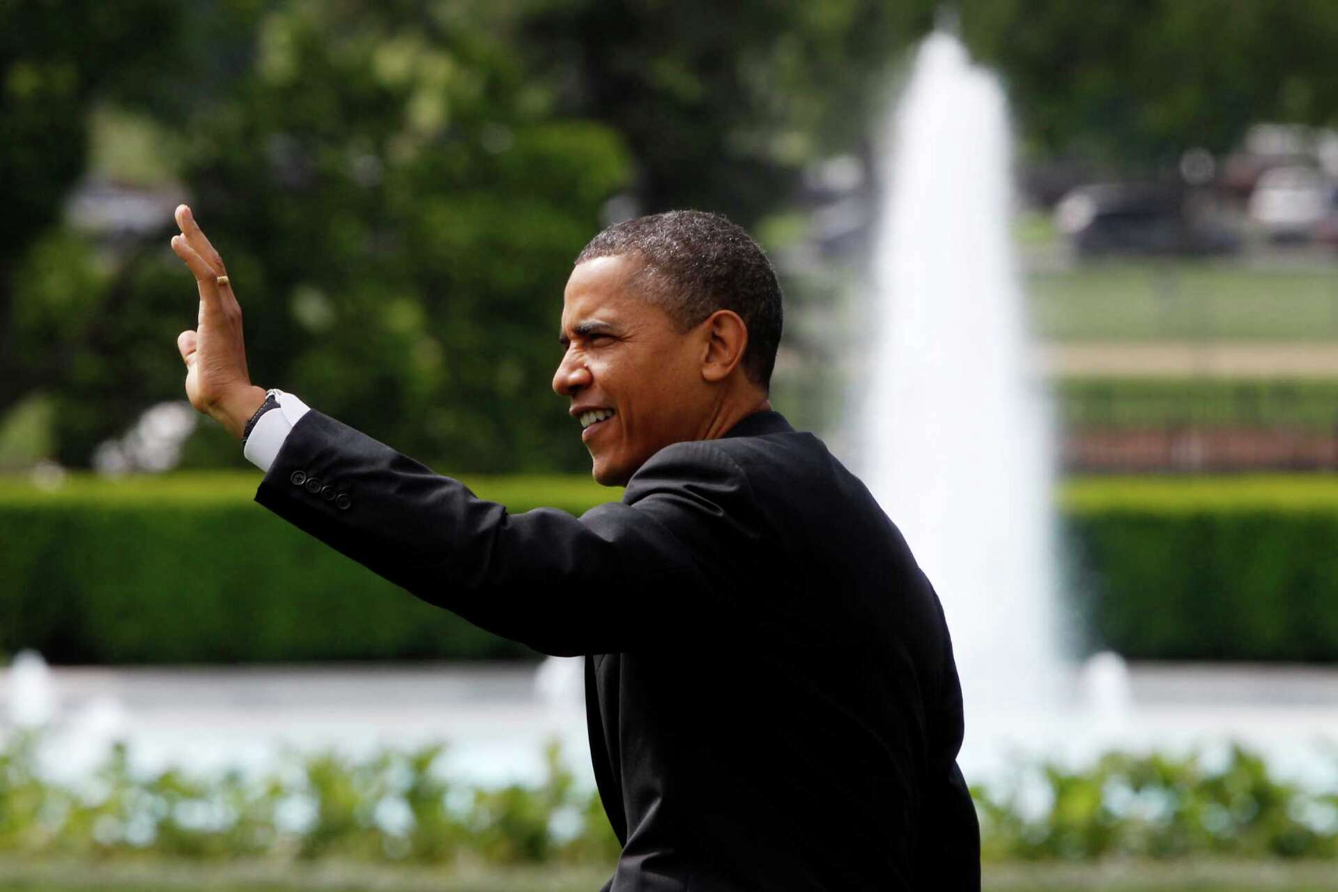 Obama hits Congress, lauds region