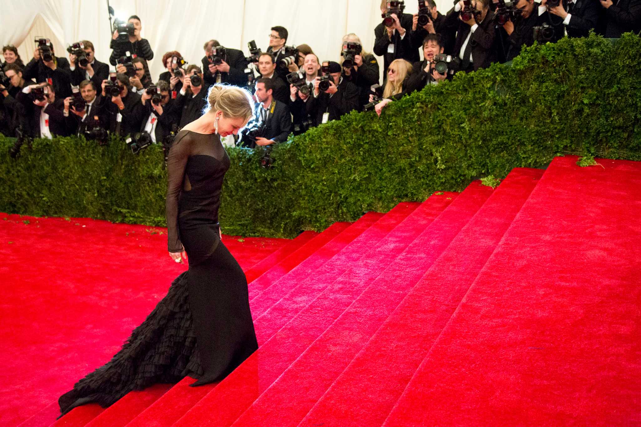 Stars dress for Wintour-hosted, Prada-themed gala