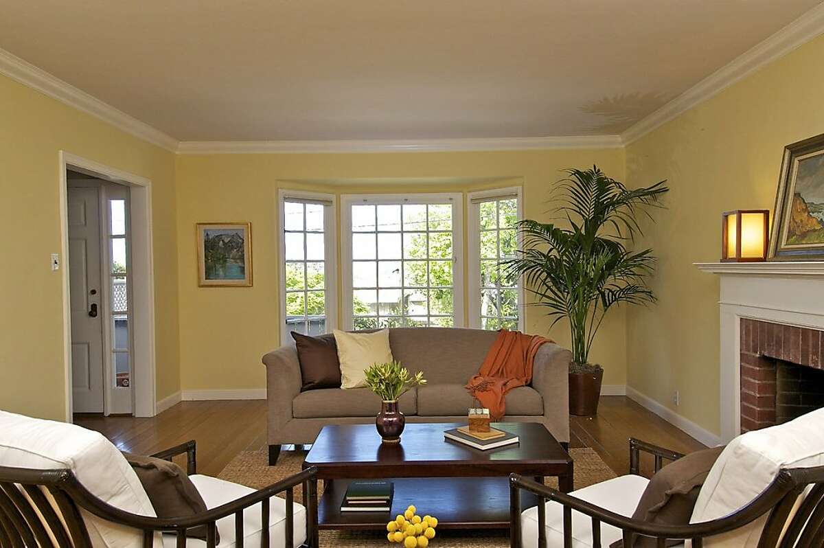 Large Thousand Oaks home with ample outdoor spaces