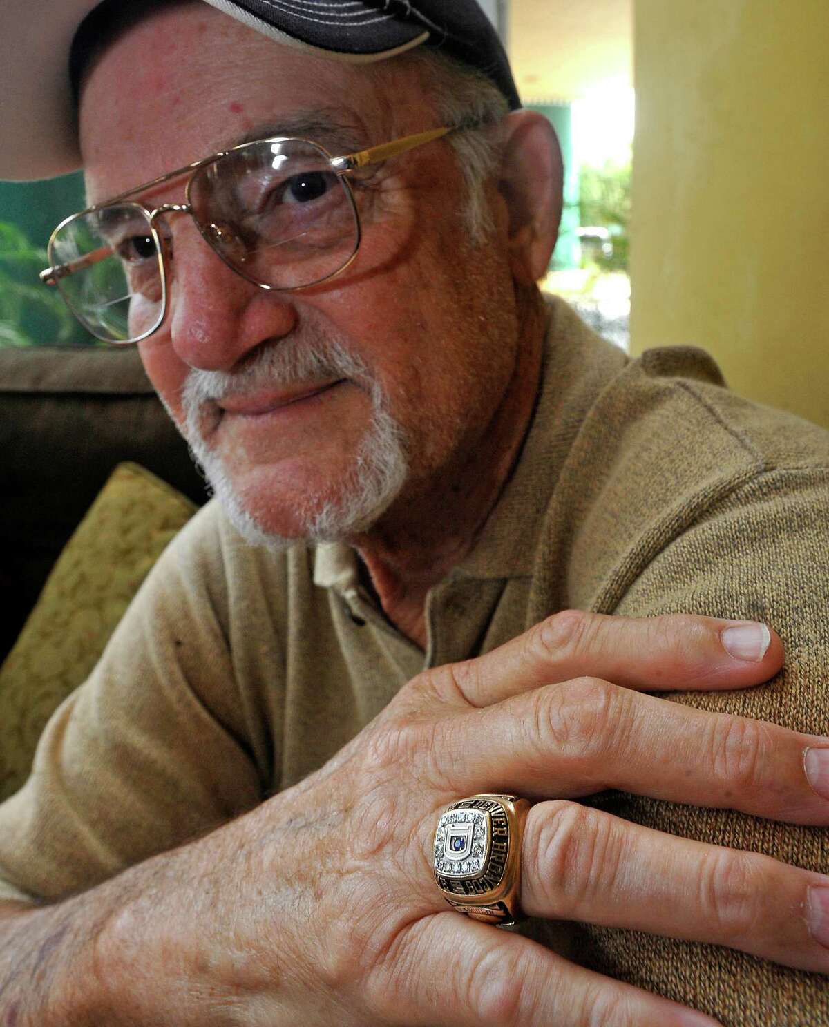 13 former NFL players with Southeast Texas ties suing league