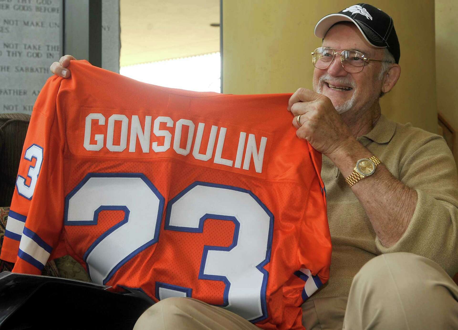 13 former NFL players with Southeast Texas ties suing league