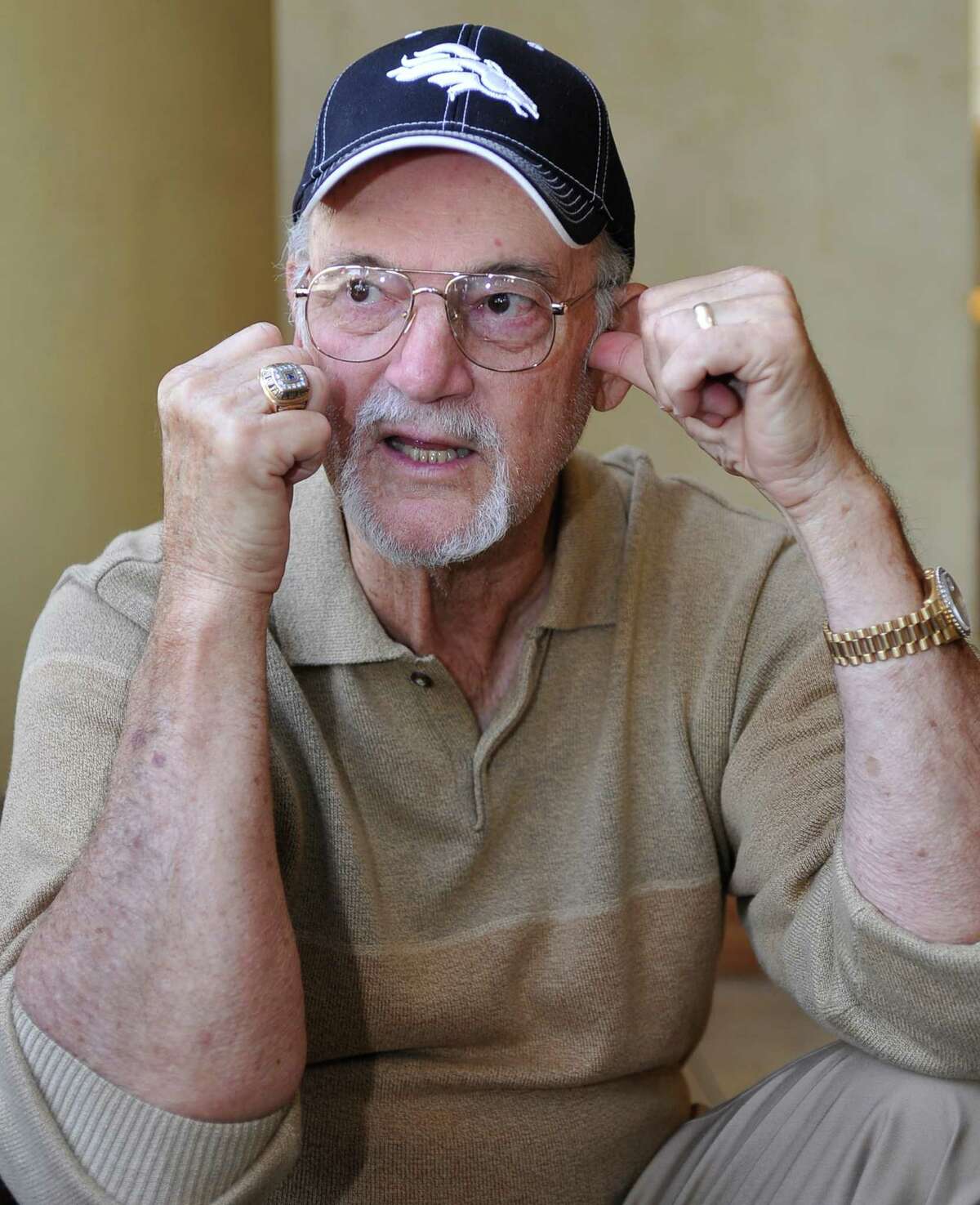 13 former NFL players with Southeast Texas ties suing league