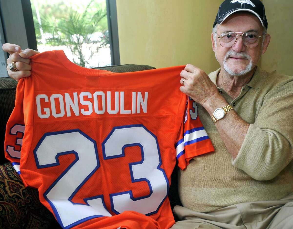 13 former NFL players with Southeast Texas ties suing league