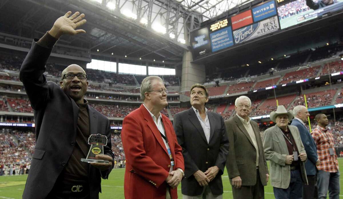 13 former NFL players with Southeast Texas ties suing league