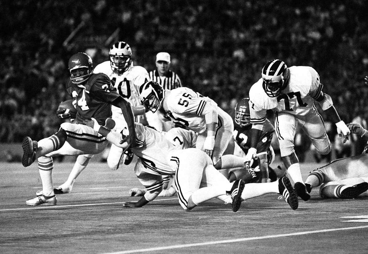 13 former NFL players with Southeast Texas ties suing league