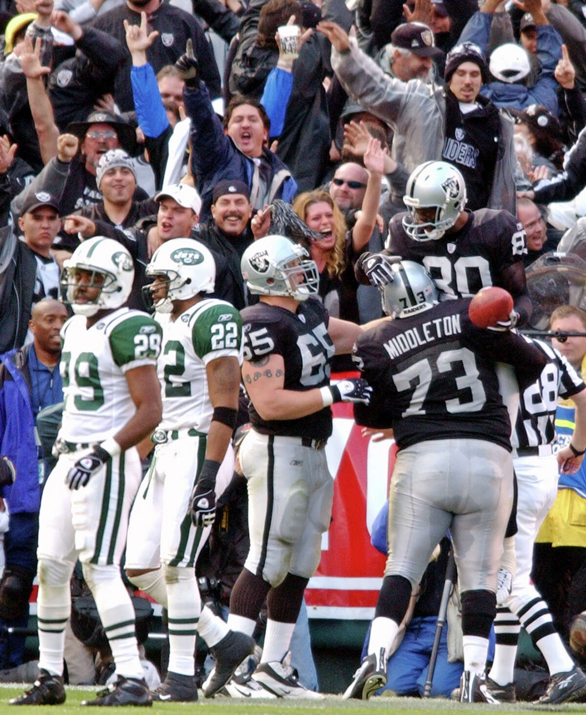 13 former NFL players with Southeast Texas ties suing league