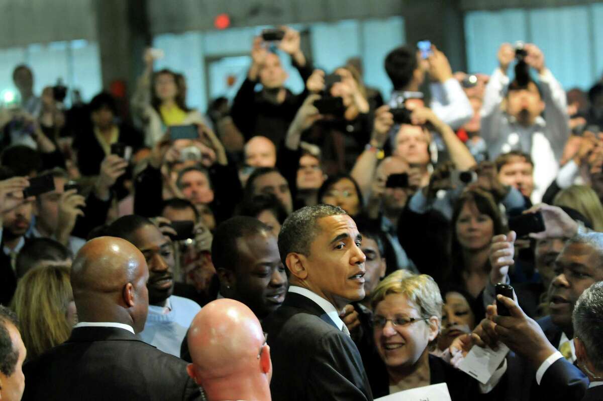 Obama hits Congress, lauds region