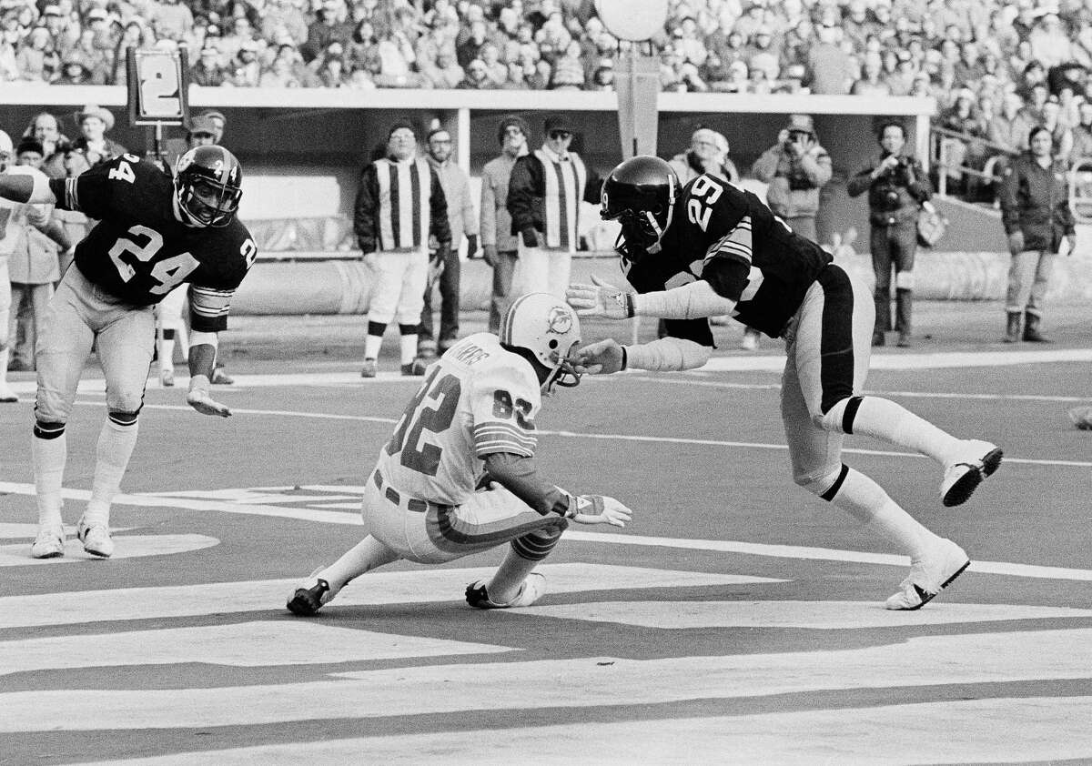 13 former NFL players with Southeast Texas ties suing league