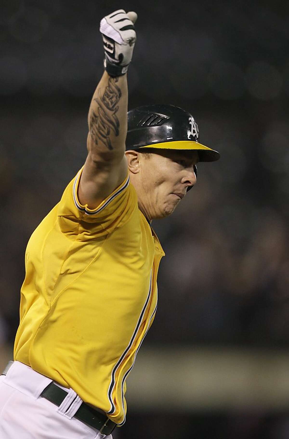 A's beat Jays on Inge's slam, but Céspedes is hurt