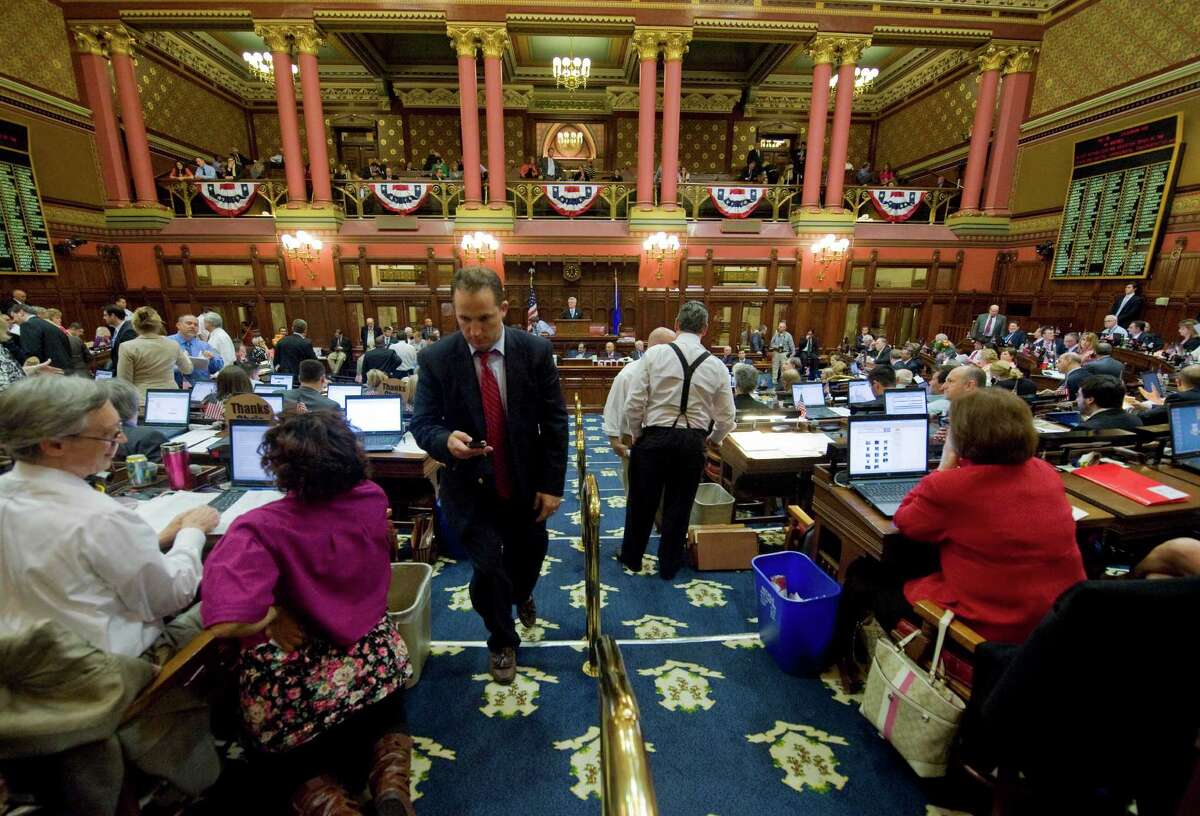 Bills live, die in session's final hours