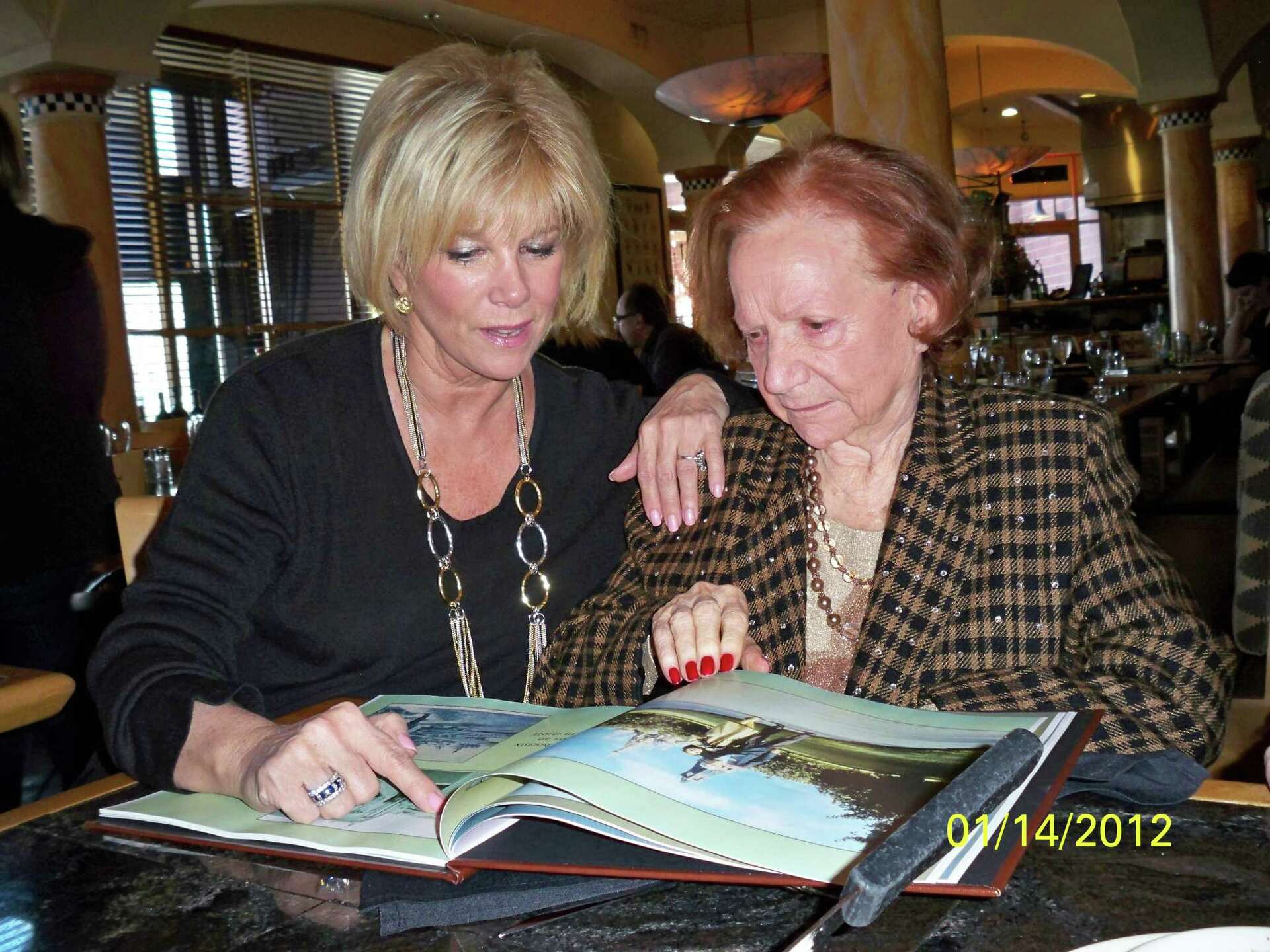 Caring for mom: Joan Lunden talks about life in the 'Sandwich Generation'