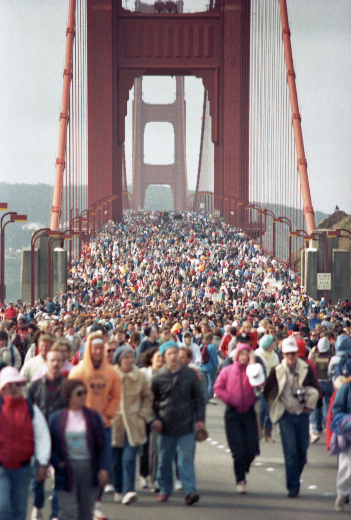 32 years ago, 300,000 people flattened the Golden Gate Bridge