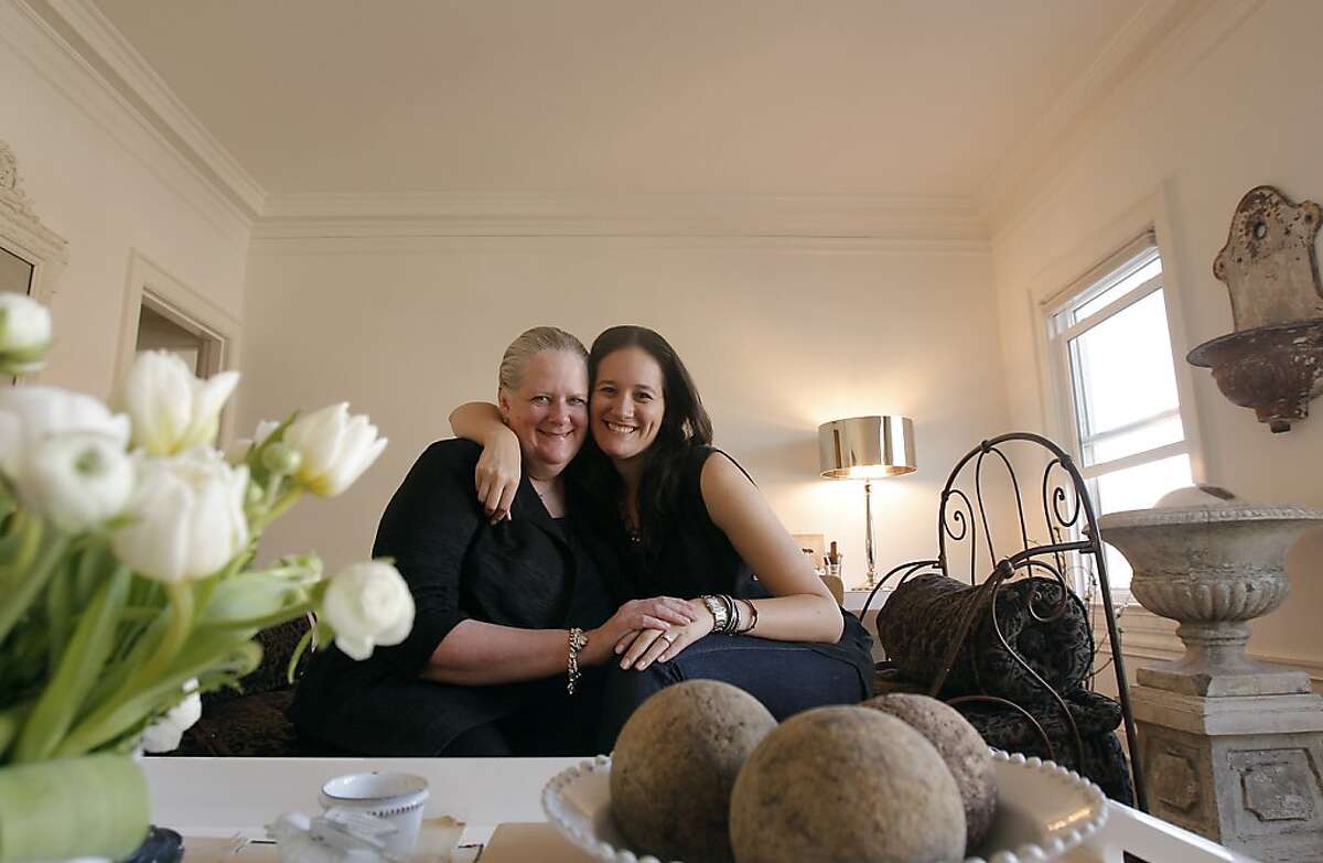 Mom, daughter share sharp eye, but styles diverge
