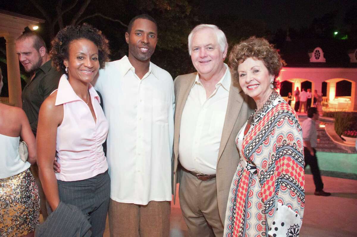 Legendary athletes party for charity