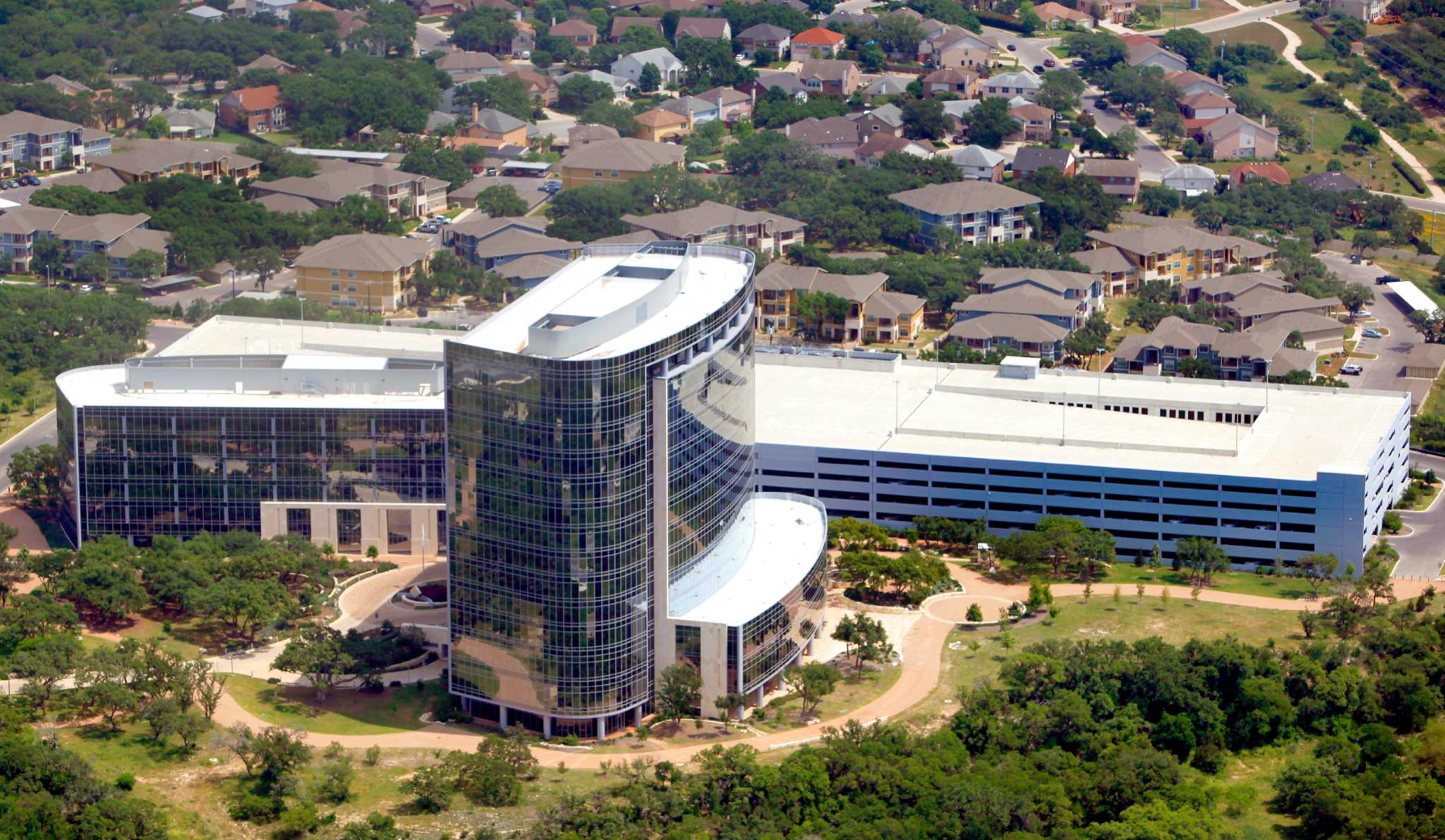 Tesoro to buy BP refinery for $2.5B