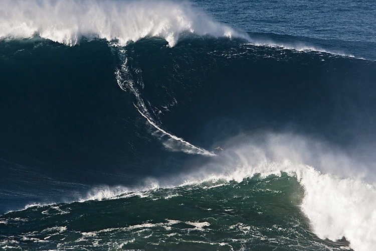 Man wins big-wave debate without machine