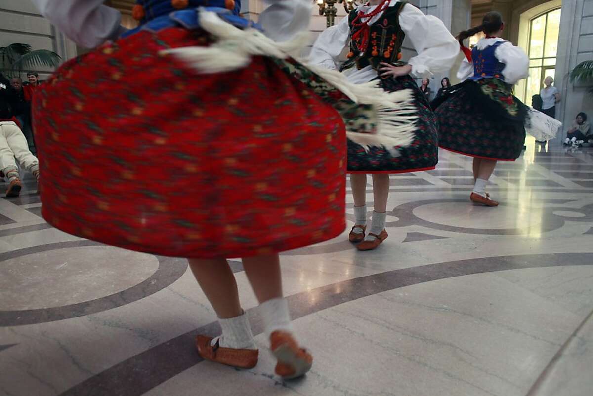 Polish dancers step quickly back in time in S.F.