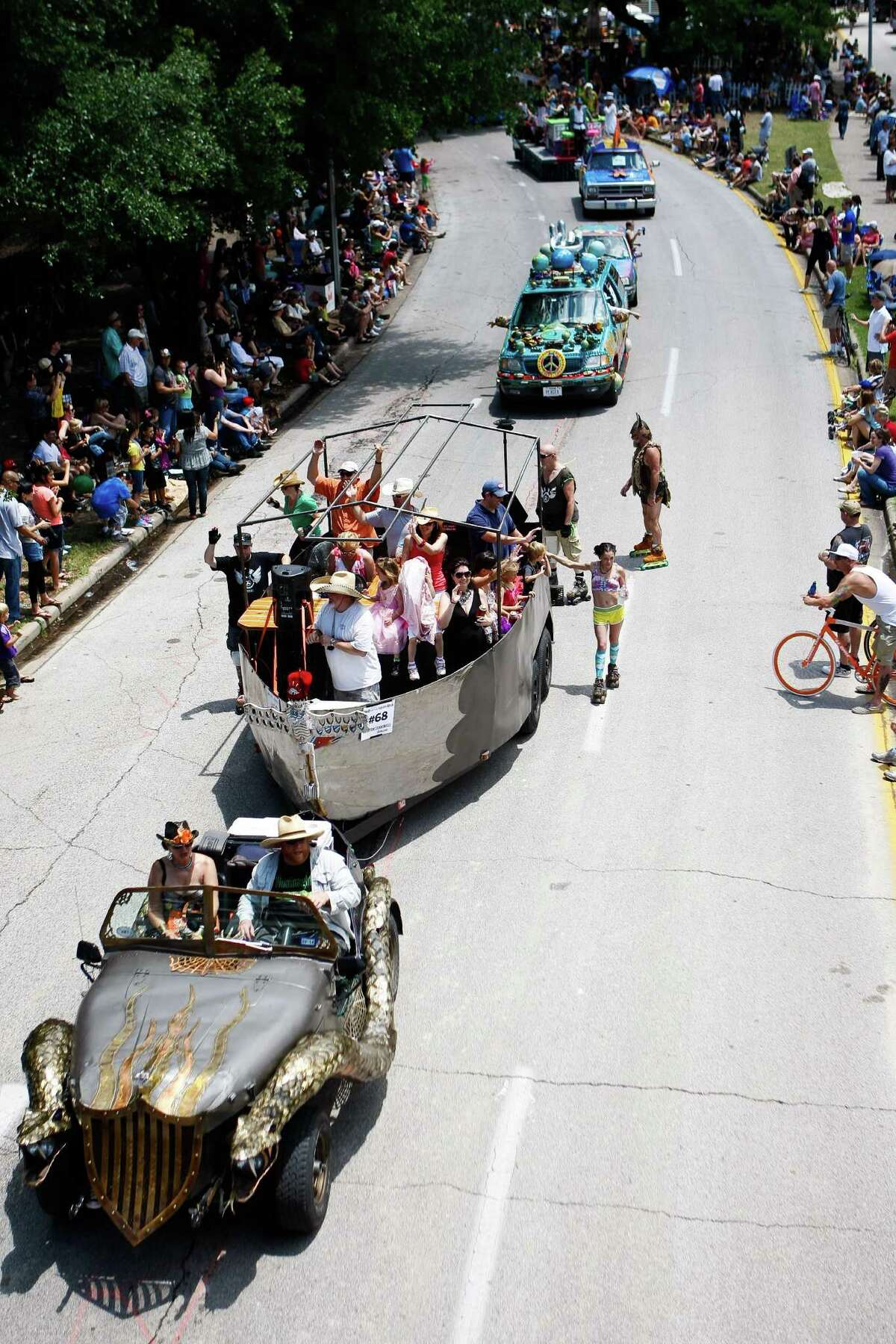 Art car parade lives up to wacky reputation