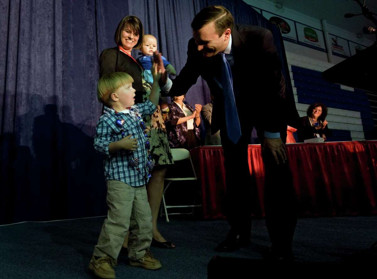 Democrats endorse Murphy for Senate race