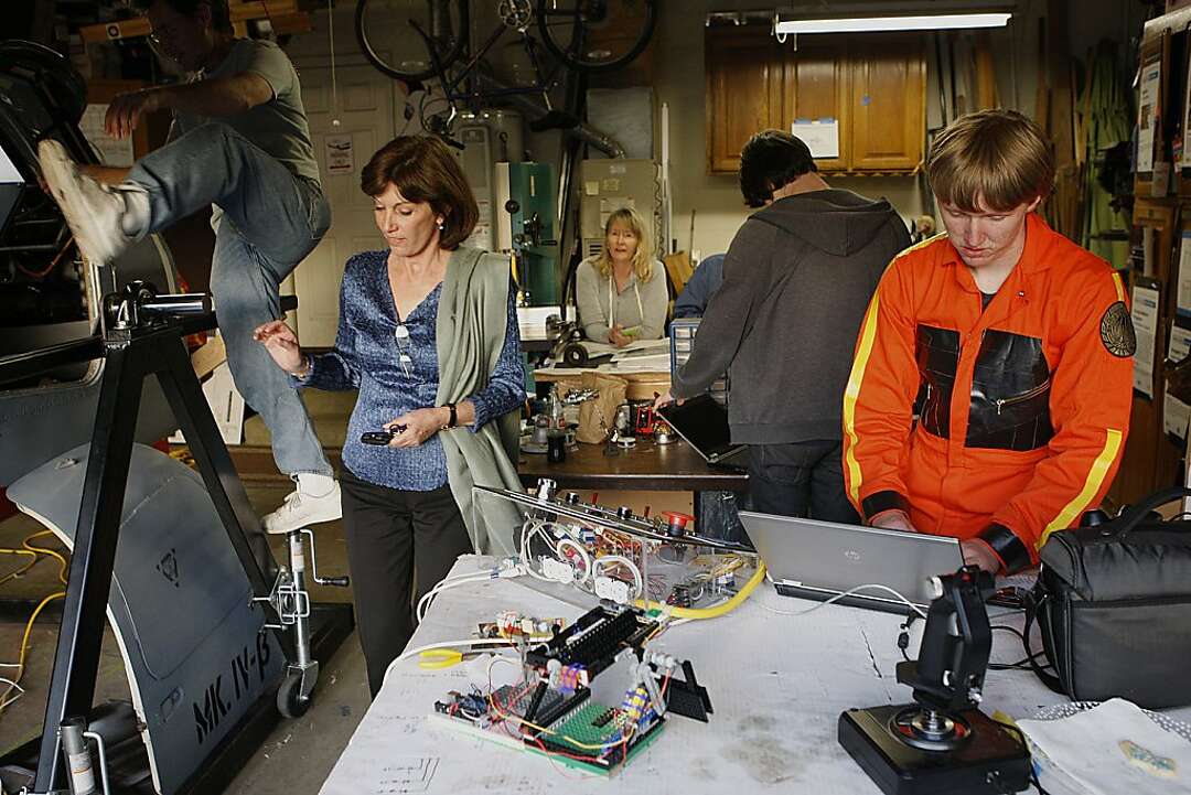 Teens build fighter jet flight simulator for Maker Faire
