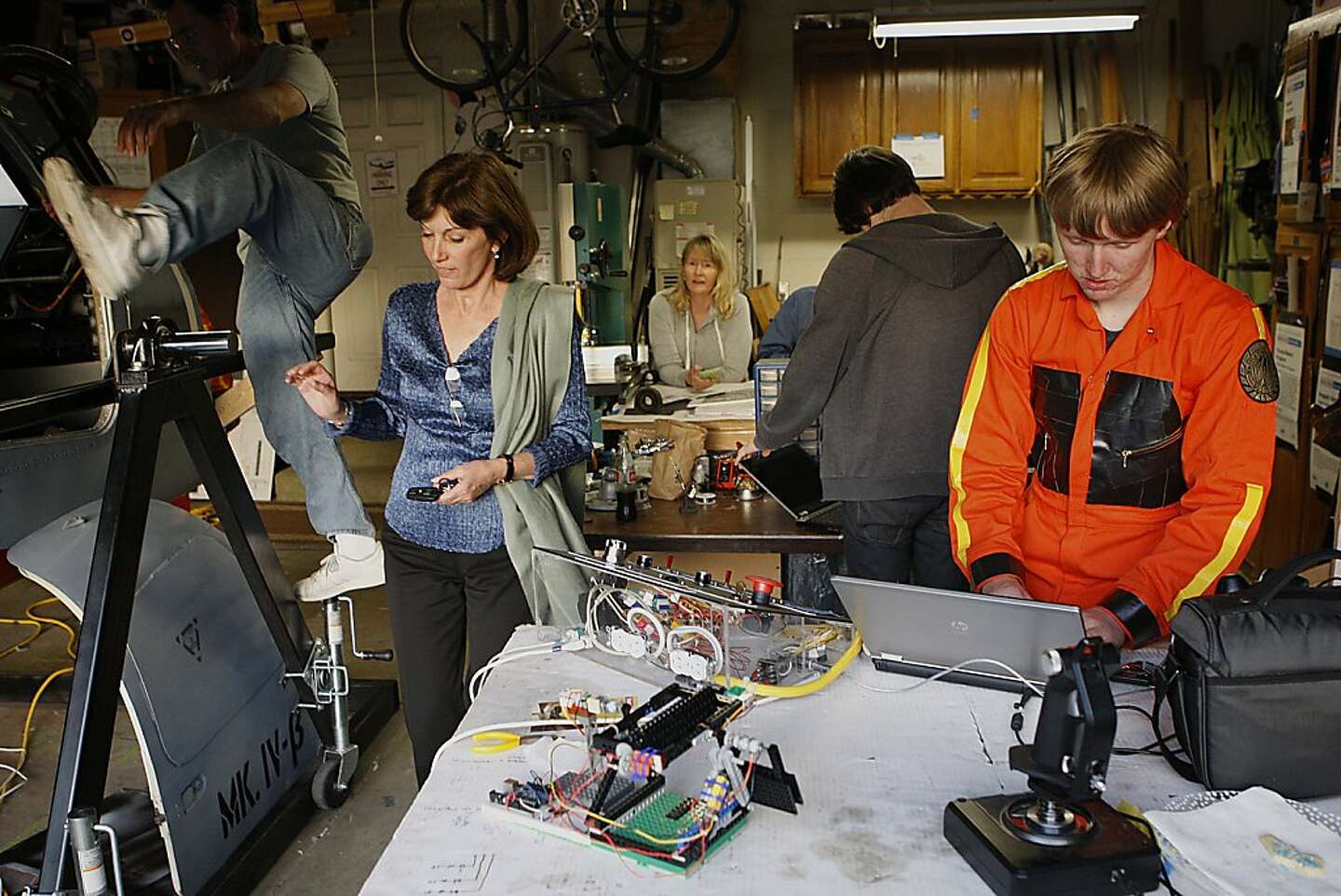 Teens build fighter jet flight simulator for Maker Faire