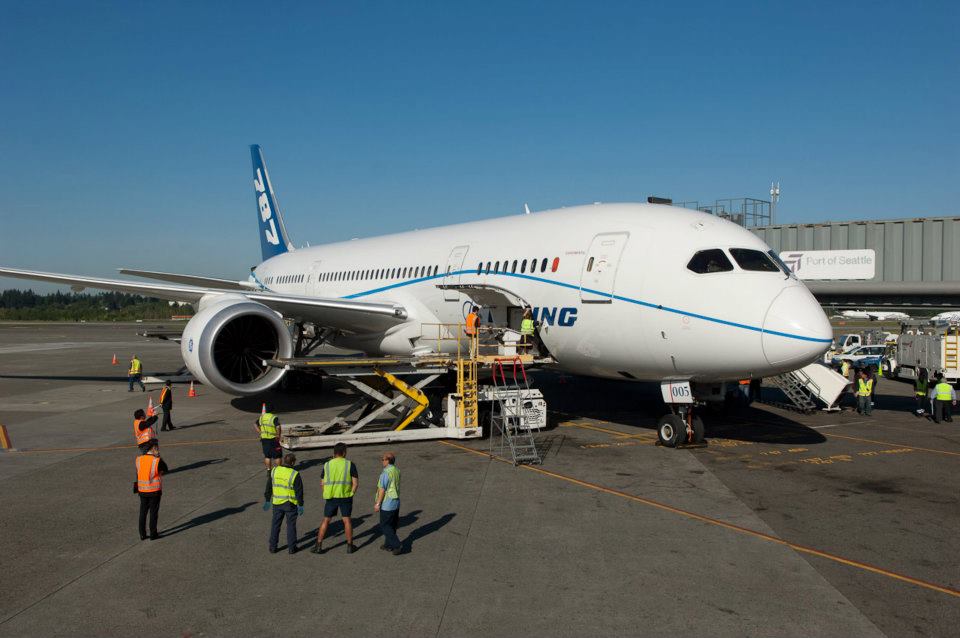 Boeing 787 checks in at Sea-Tac