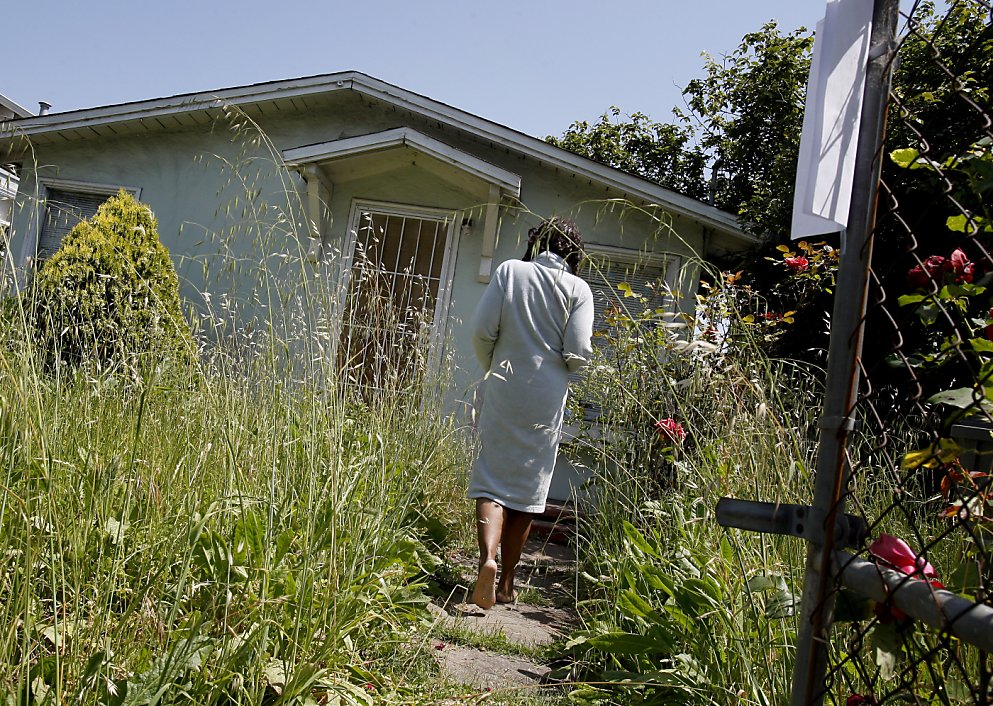 Oakland law would pressure banks over blight