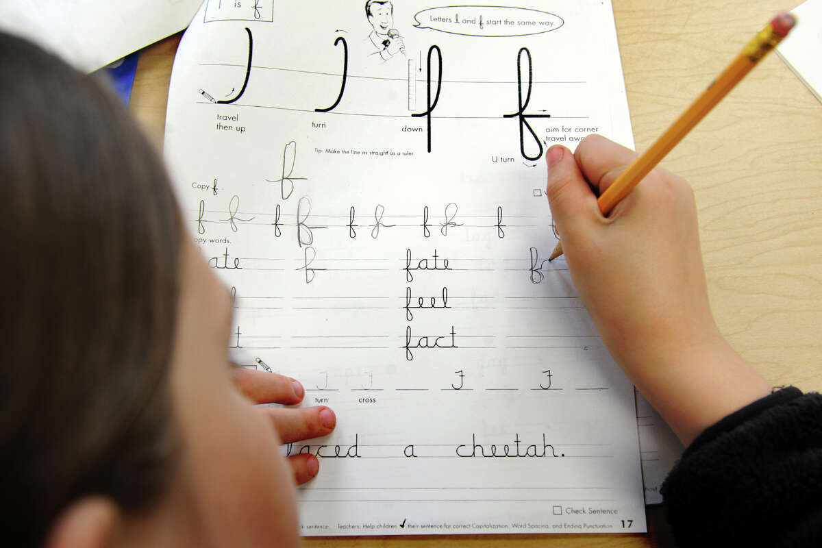 In computer age, teachers finding cursive not in the script