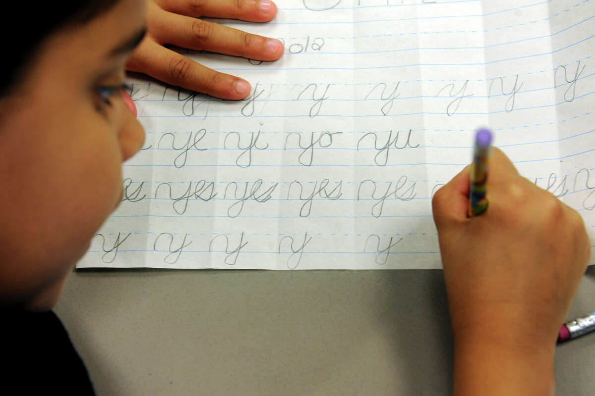 In computer age, teachers finding cursive not in the script