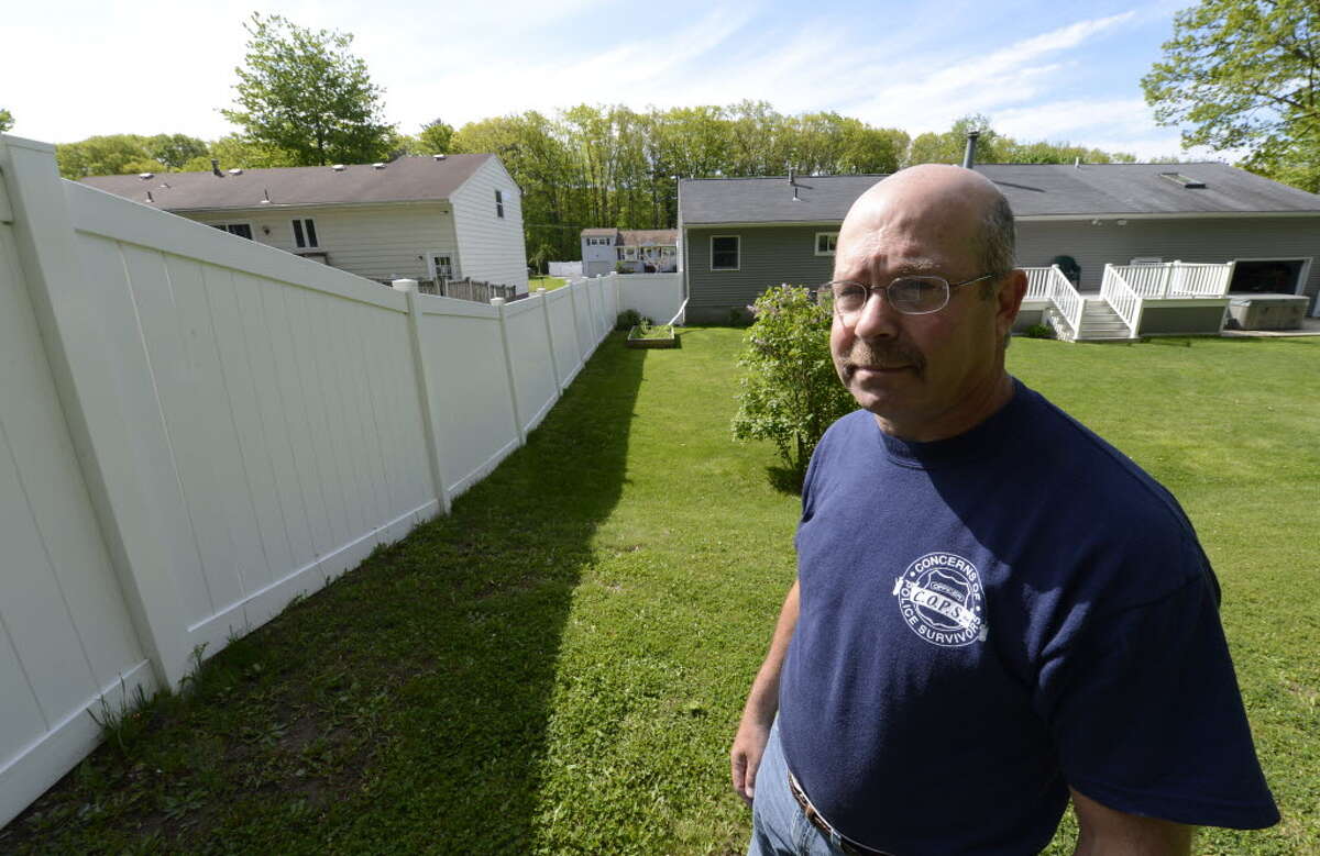 Cheap fences corral many unhappy customers