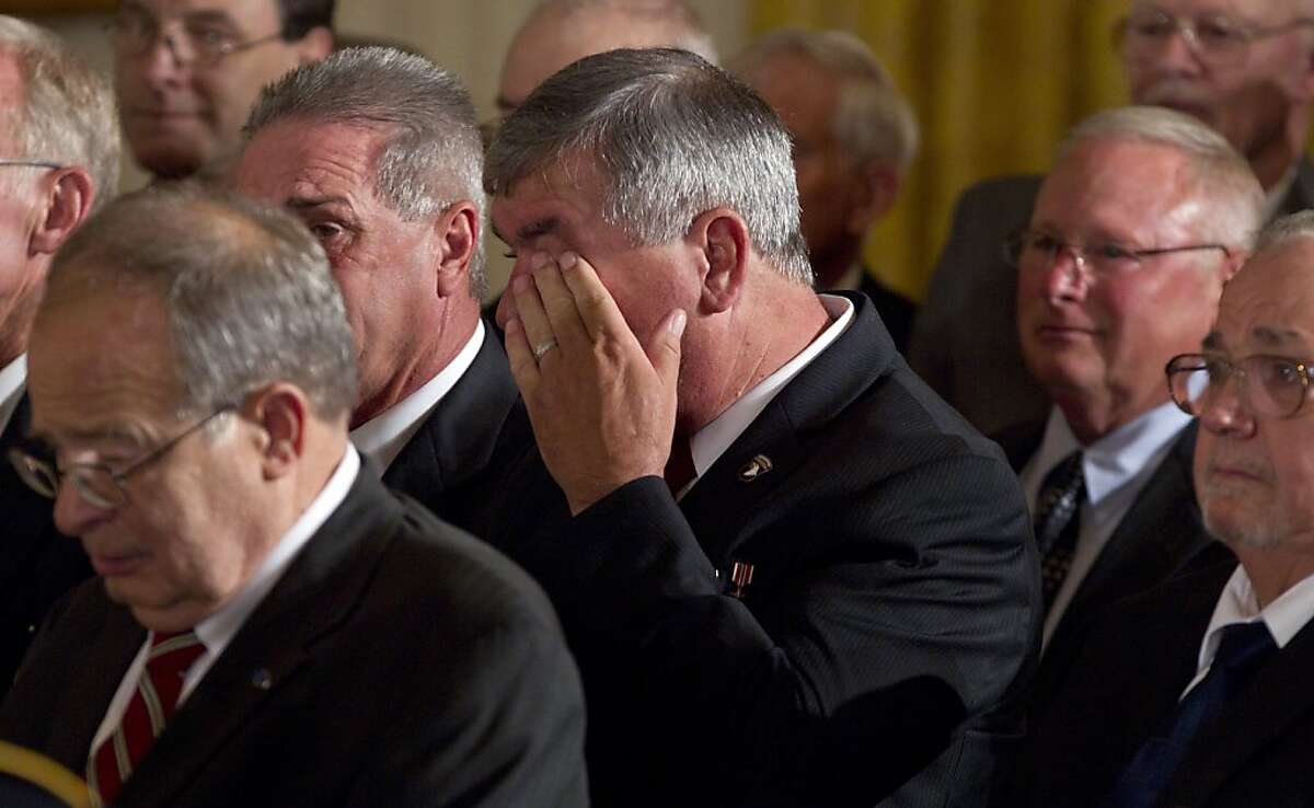 Leslie Sabo gets Medal of Honor from Vietnam War