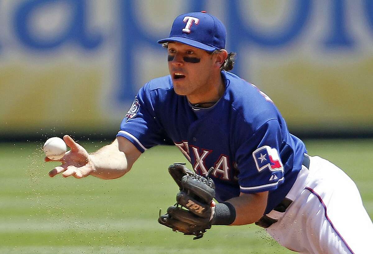 A's fight back, beat Rangers in 10th